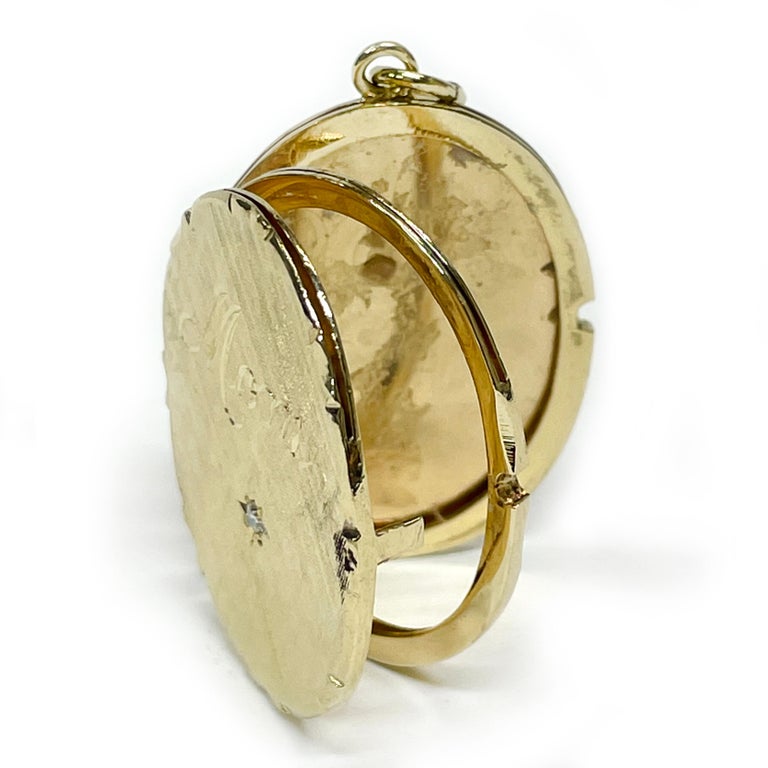 Yellow Gold Hinged Diamond Locket Pendant For Sale at 1stDibs