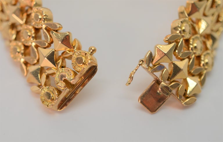 Yellow Gold Link Floral Medallion Pyramid Bracelet For Sale at 1stDibs