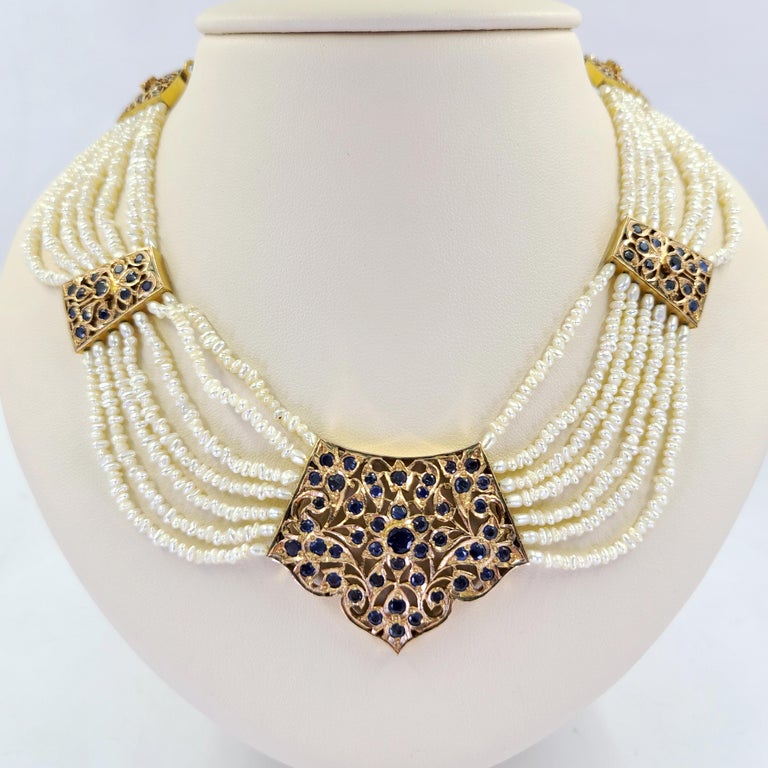 Collier plastron en or jaune, perles et saphirs En vente sur 1stDibs