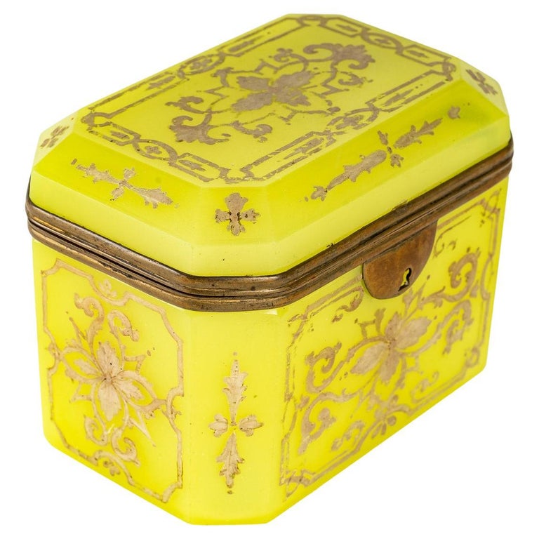 Yellow Opaline Box, 19th Century For Sale at 1stDibs
