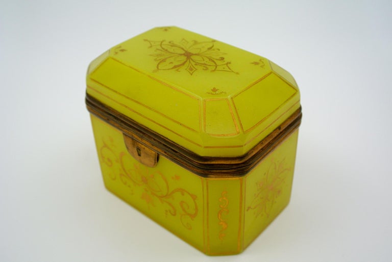 Yellow Opaline Box For Sale at 1stDibs
