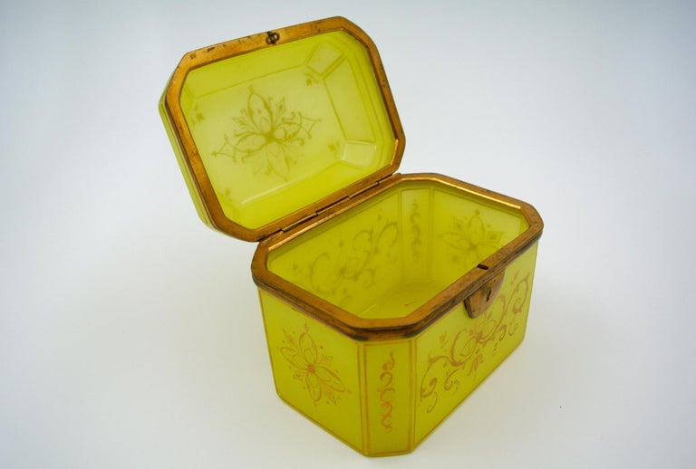 Yellow Opaline Box For Sale at 1stDibs