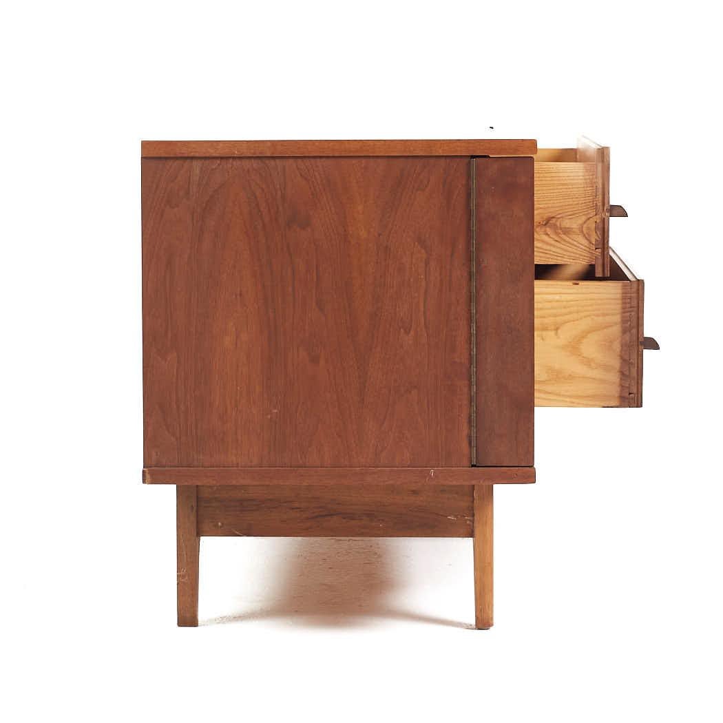 Young Manufacturing Curved Walnut Buffet and Hutch For Sale at 1stDibs