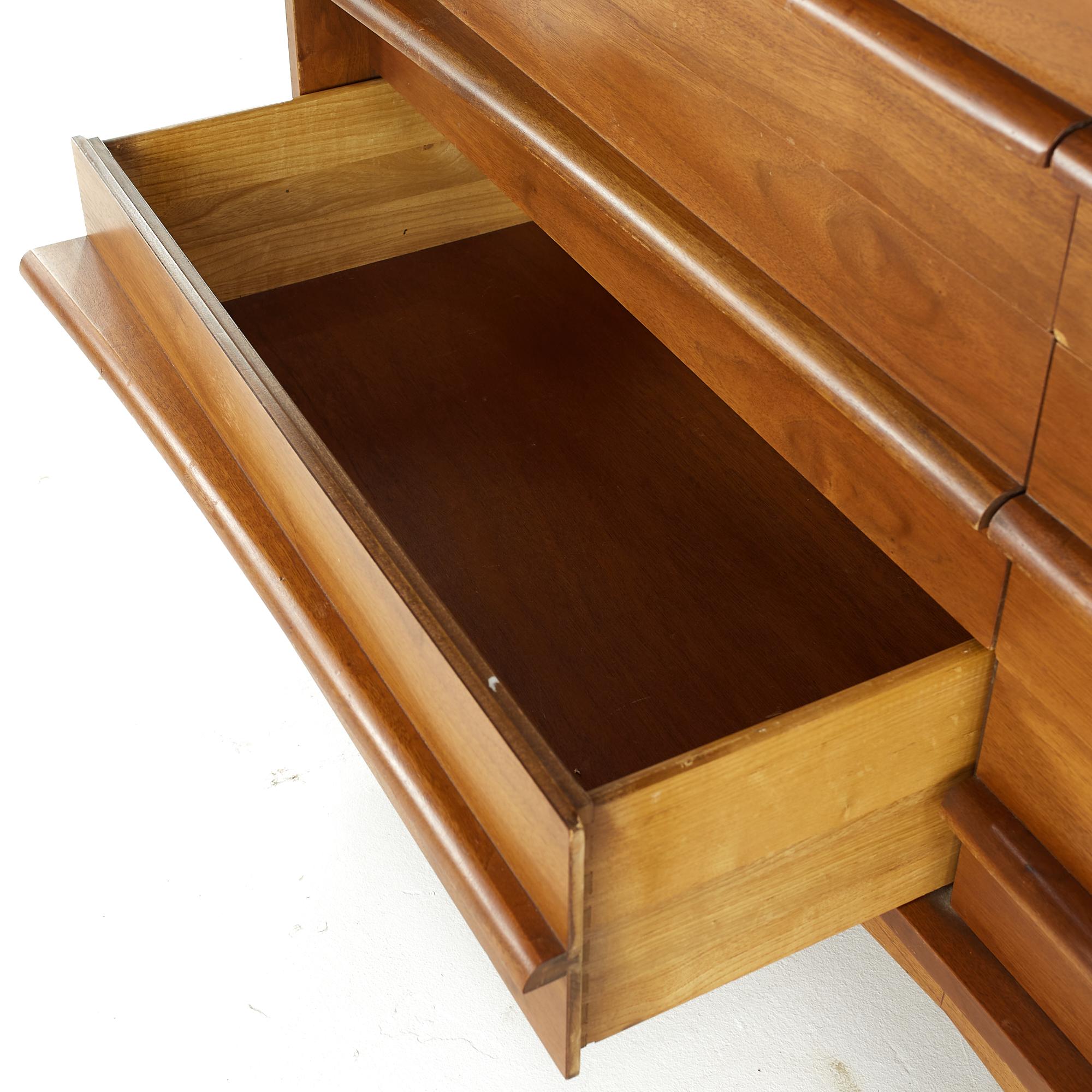 Young Manufacturing Midcentury Curved Front Walnut 6 Drawer Dresser For ...