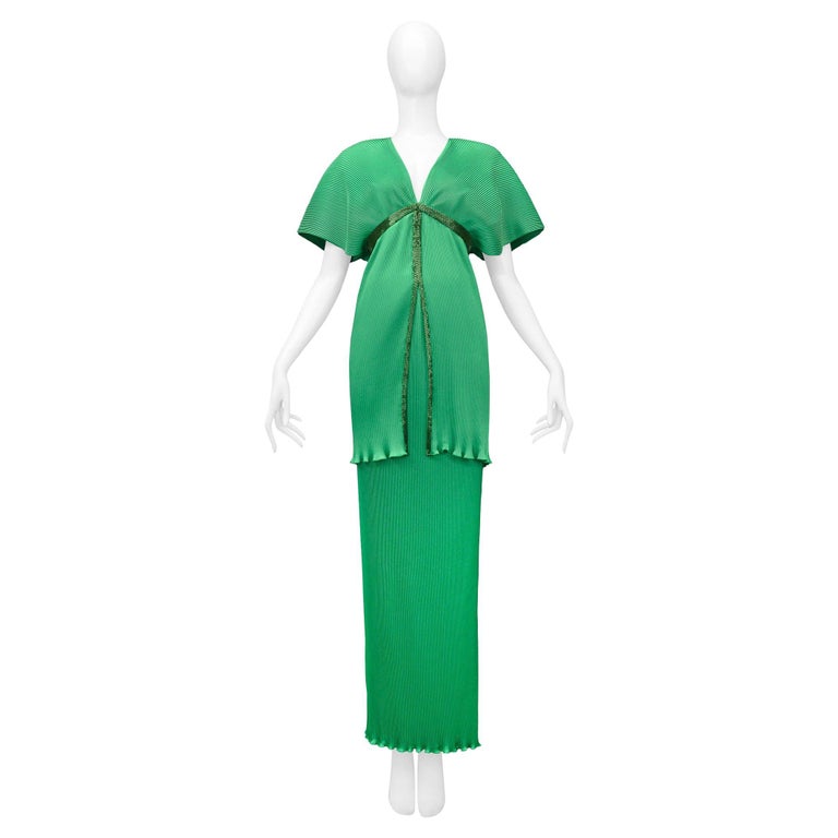 Yuki Pleated Emerald Green Ensemble With Bugle Bead Trim For Sale at ...