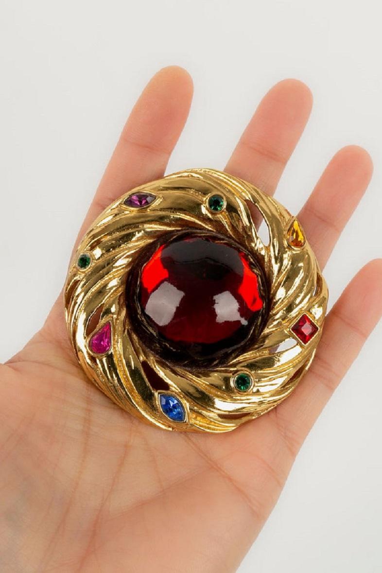 Yves Saint Laurent Brooch/Pendant in Gold Metal For Sale at 1stDibs