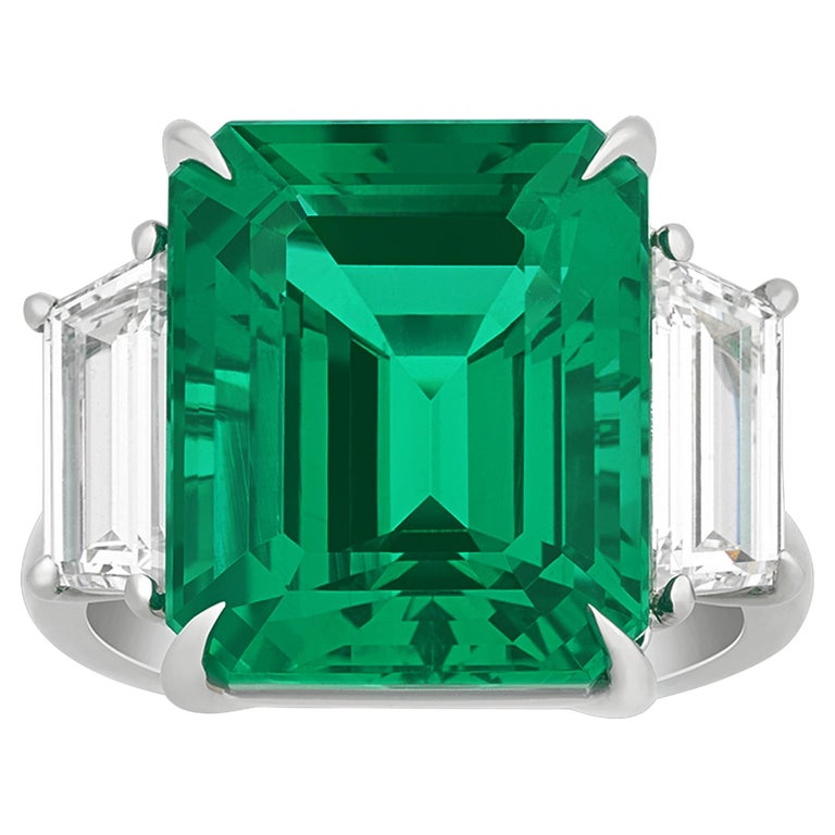 Zambian Emerald Ring, 12.47 Carats For Sale at 1stDibs
