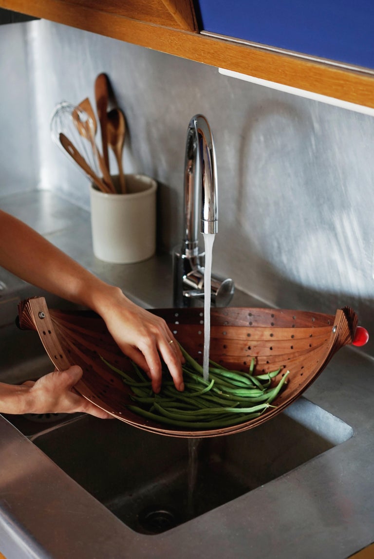 ZARU colander, walnut wood, design Rio Kobayashi, OROS Edition For Sale ...